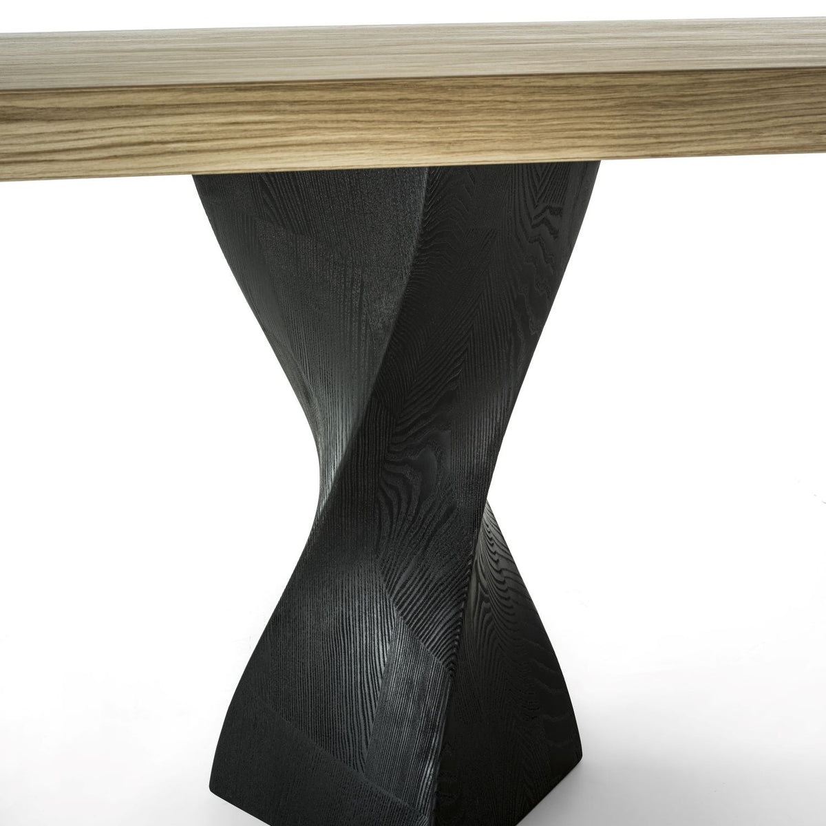 Simple Twist Table | Interni