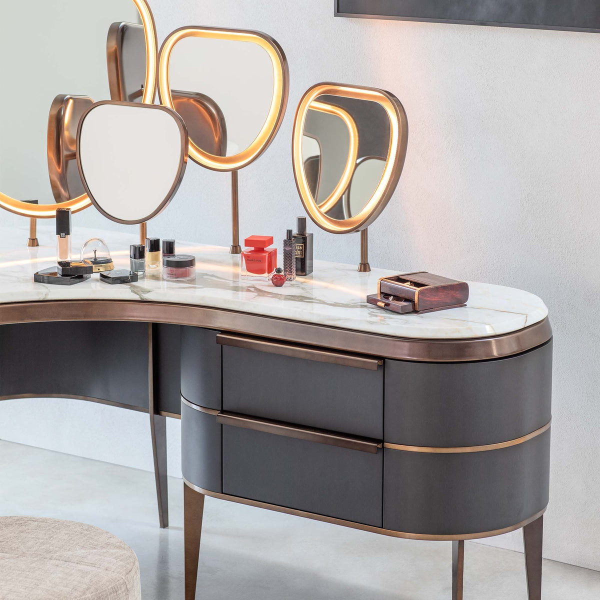 Kara Make-up Vanity | Button Switch on/off | Interni