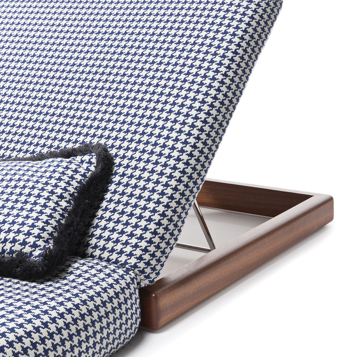 Sunset Pool Side Bed | Interni