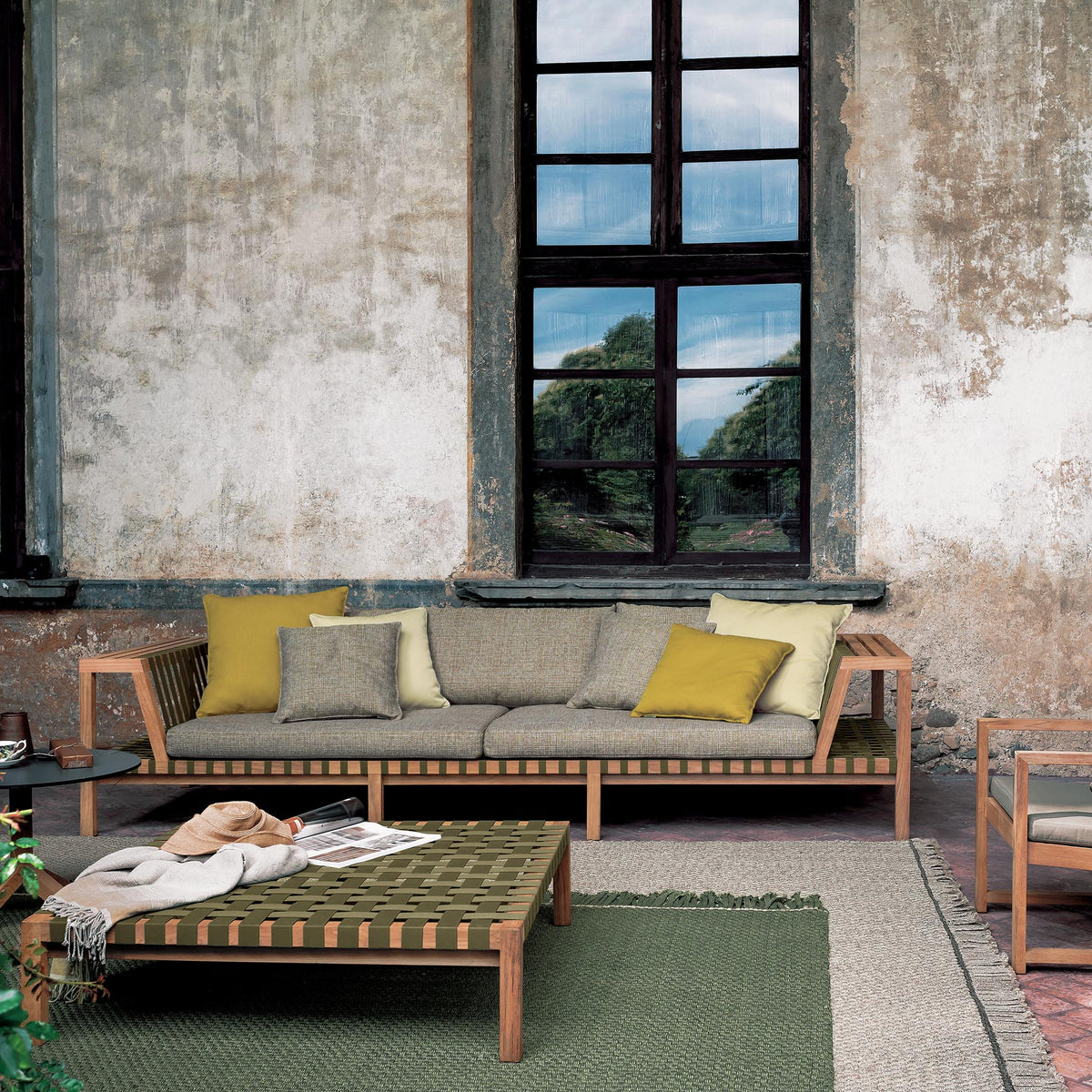 Network Lounge Chair | Interni